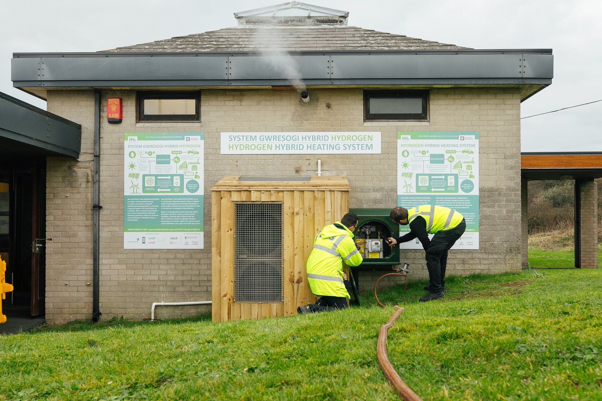 World-first smart hydrogen hybrid heating system is unveiled in ...