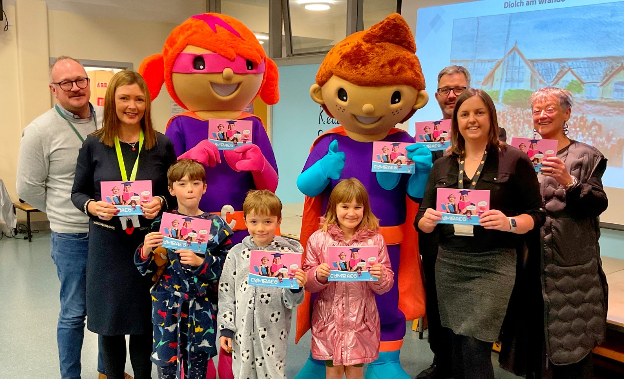 Launch of a Welsh support booklet for non-Welsh speaking parents and ...